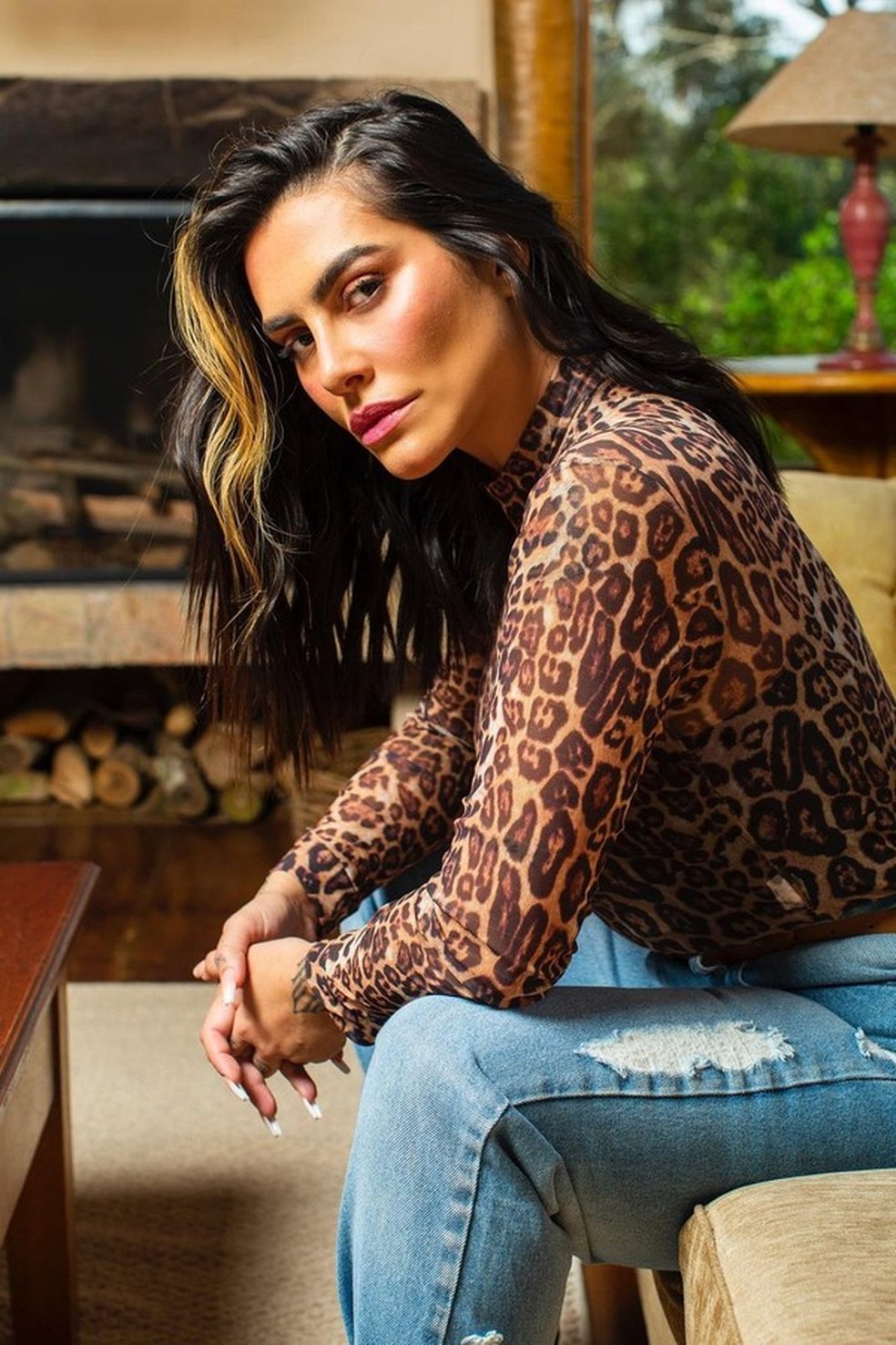 Cleo posa poderosa de animal print: 'Minha religião', diz