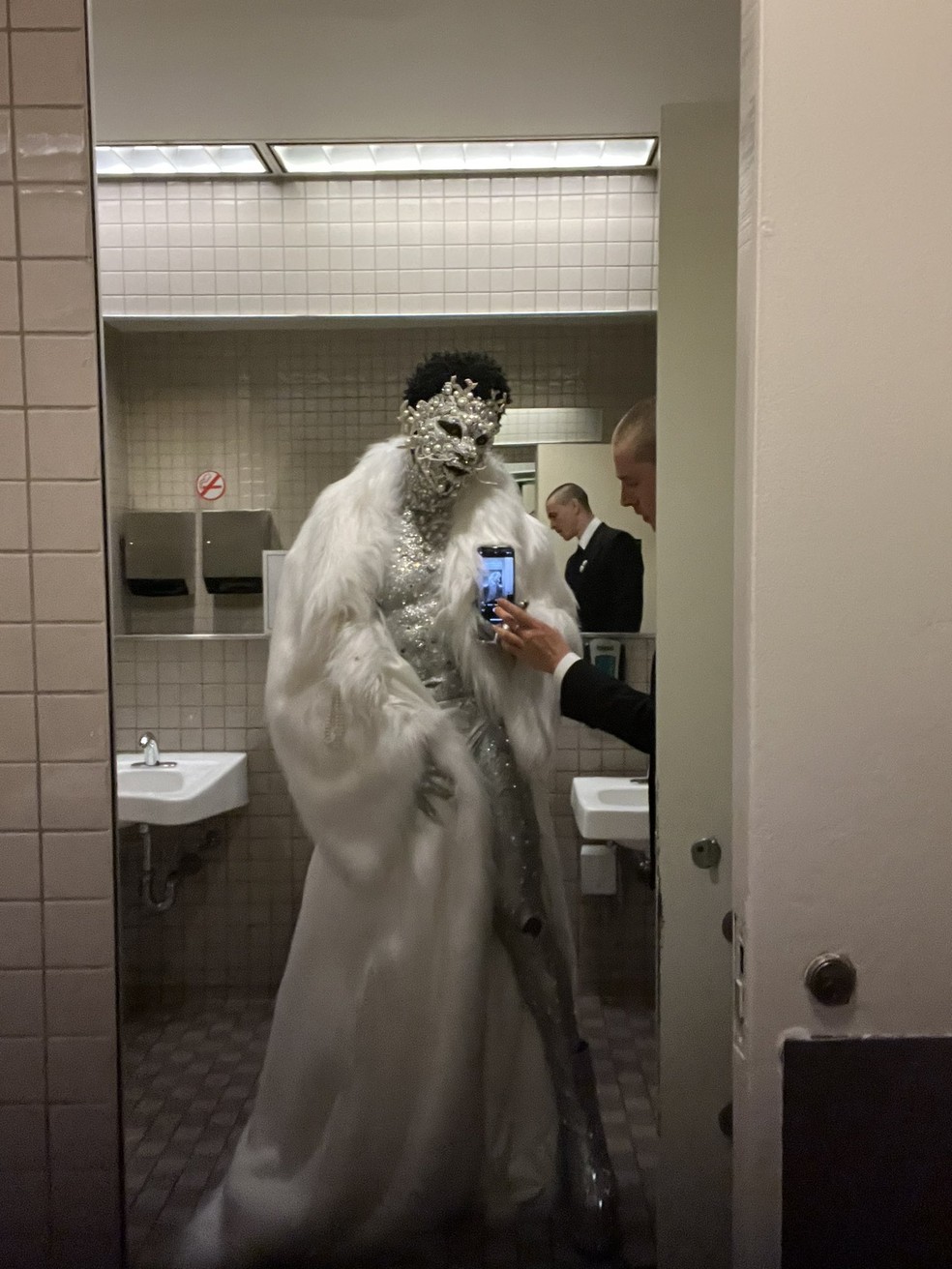 Met Gala 2023: Lil Nas X posta selfies com Anitta, Kim Kardashian ...