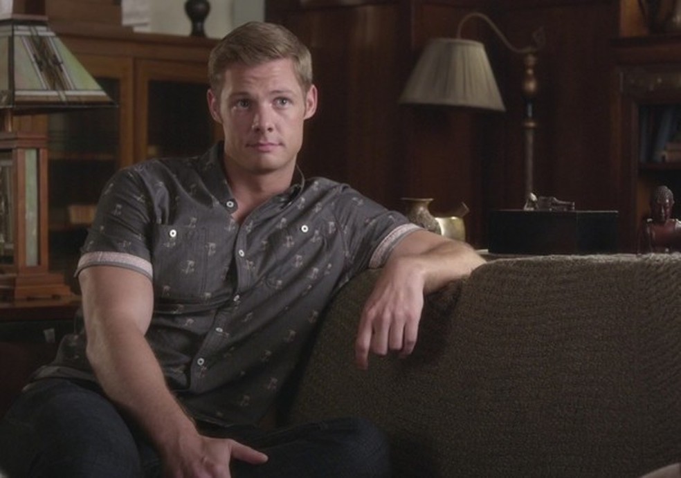 Brandon Jones, de 'Pretty Little Liars' é condenado a 6 meses de prisão