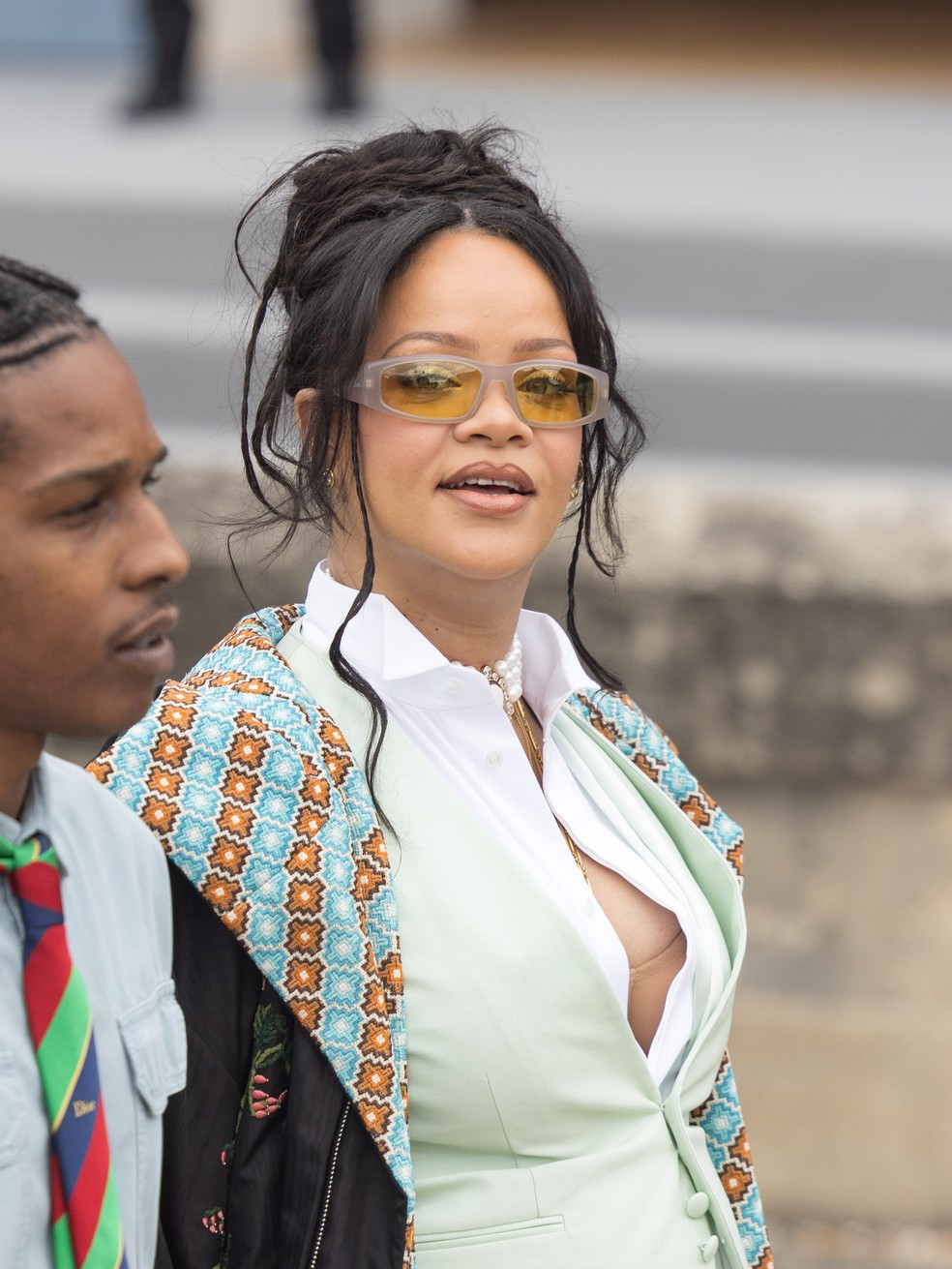 Rihanna e A$AP causam tumulto para conferir a estreia de Jonathan ...