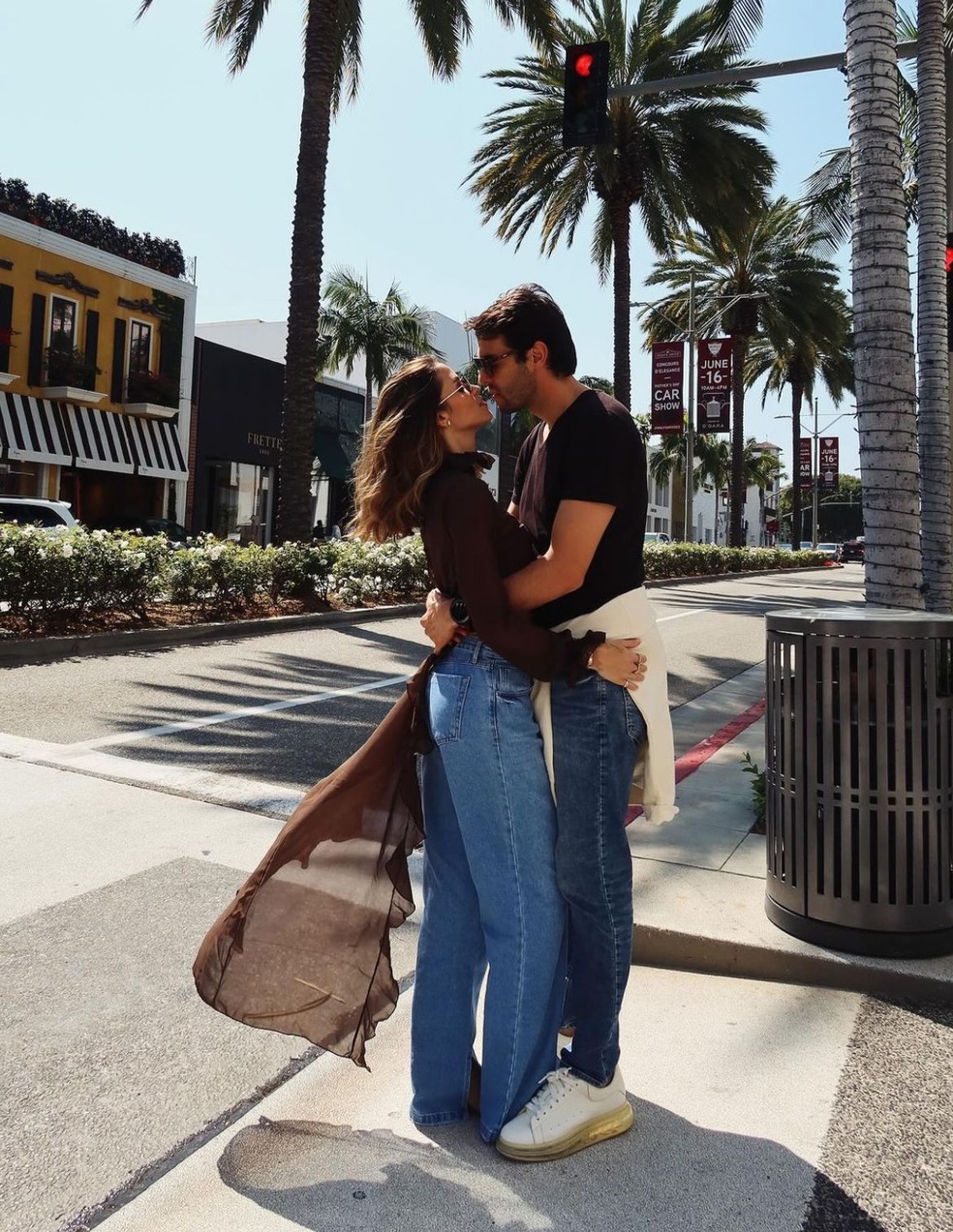 Carol Batista posa em clima de romance com Kaká: 'Nós'