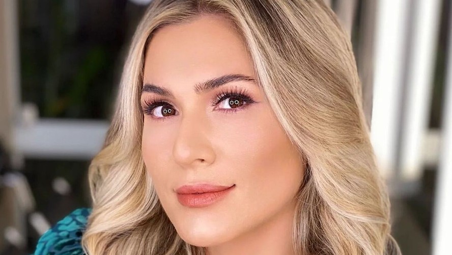 Lívia Andrade surpreende com foto de quando era criança