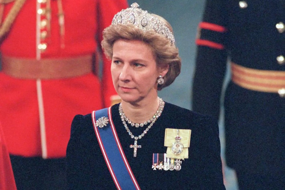 As tiaras luxuosas da família real em cliques raros