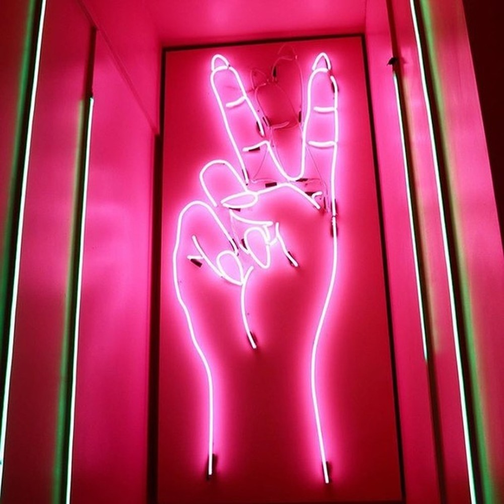 Bar em Londres com décor pink e neon é hit no Instagram