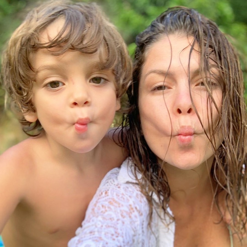 Barbara Borges posta foto fofa com filho em rede social