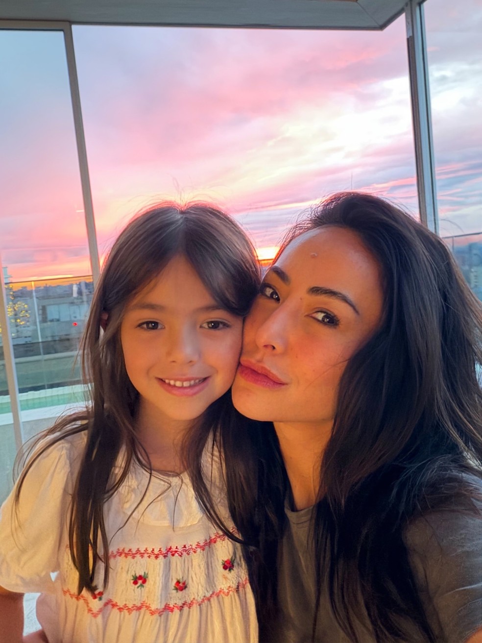 Sabrina Sato publica foto com a filha e semelhança impressiona: 'Está ...