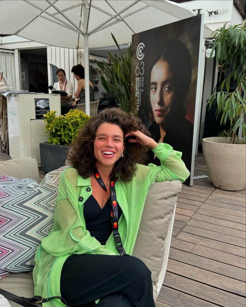 Bruna Linzmeyer abre álbum de fotos da chegada para o Festival de Cannes