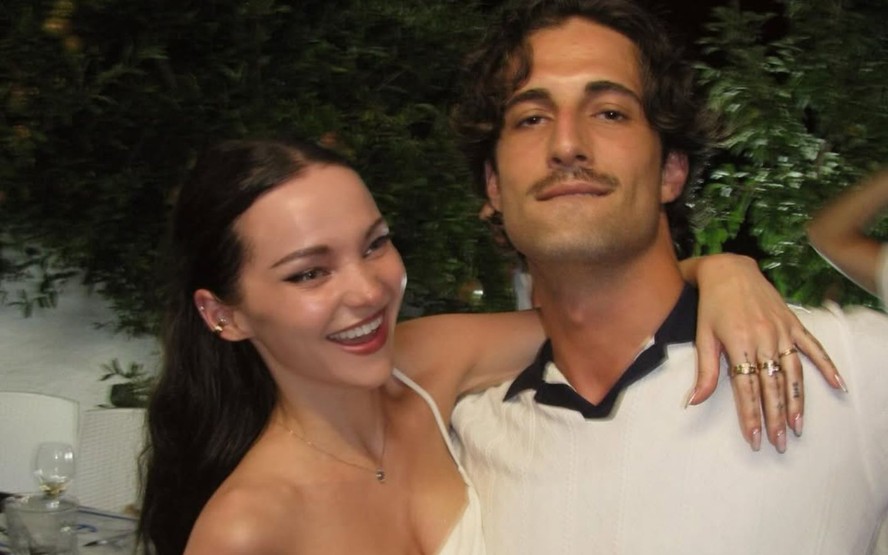 Dove Cameron e Damiano David comemoram dois anos de namoro e trocam ...