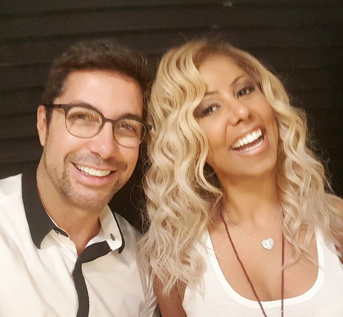 Valéria Valenssa Fica Loira E Alonga O Cabelo Mudança Radical