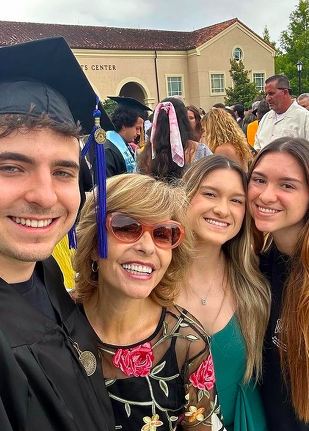 Filho de Gugu Liberato abre álbum da sua formatura nos Estados Unidos e ...