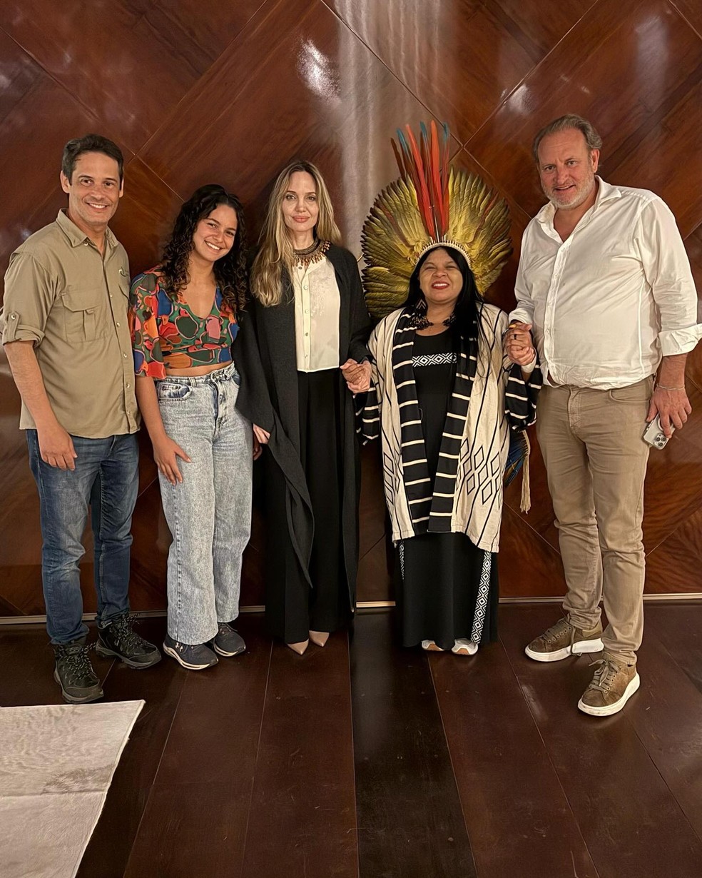 Sonia Guajajara detalha encontro com Angelina Jolie no Brasil