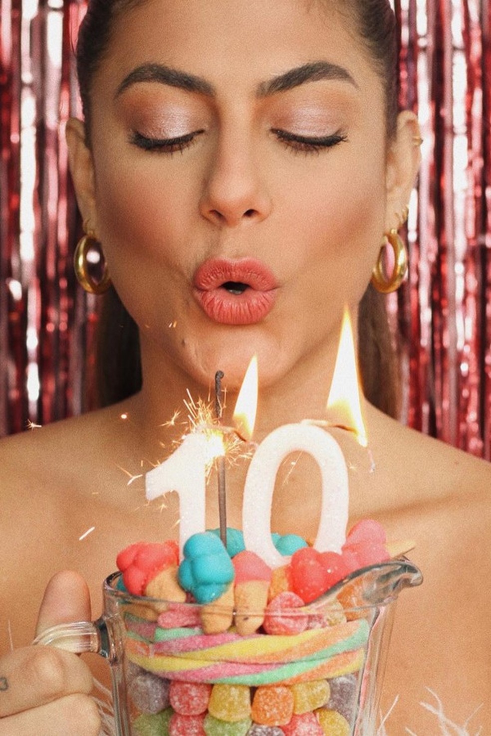 Mari Gonzalez celebra 10 milhões de seguidores no Instagram