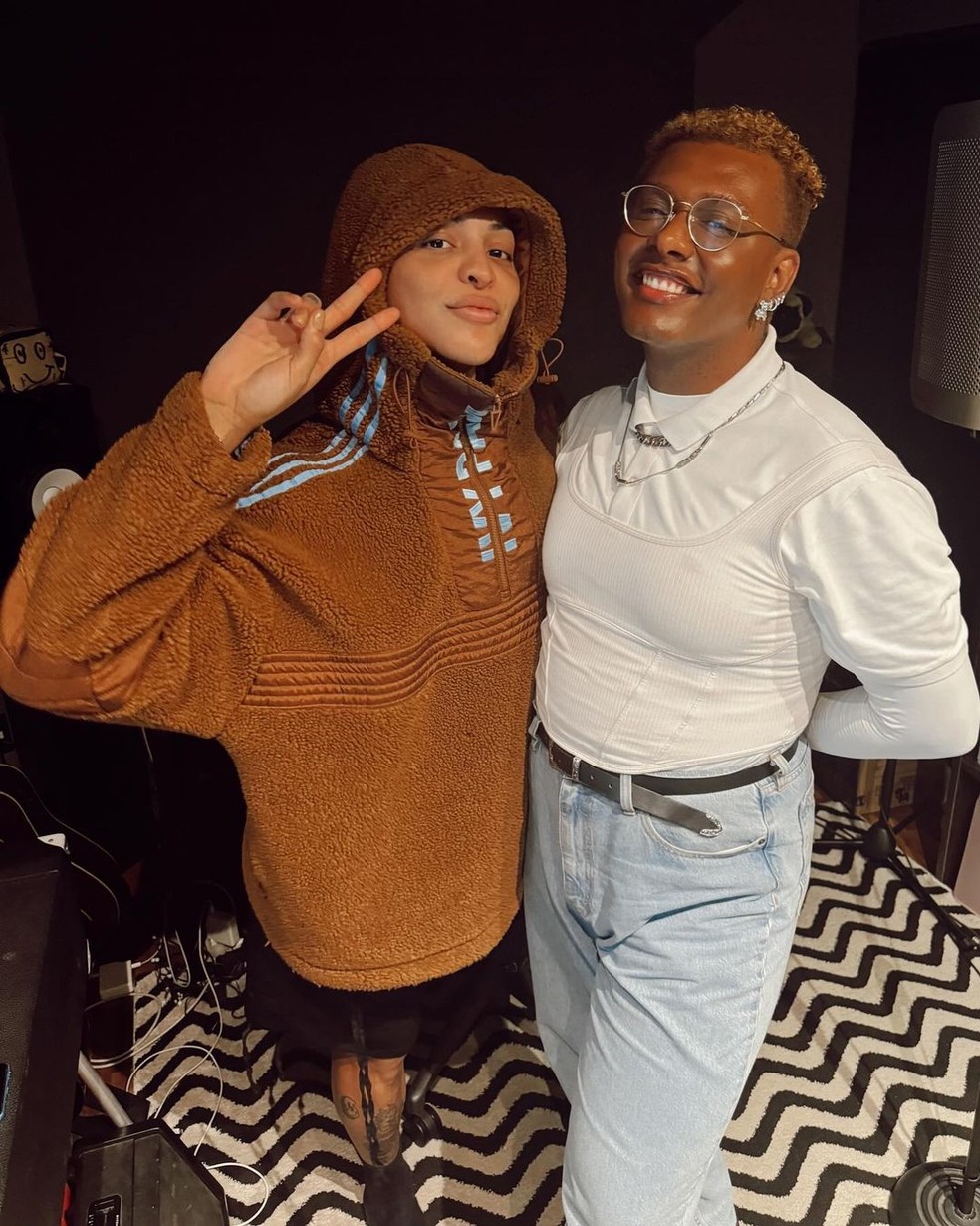 Pabllo Vittar posta foto com Liniker em estúdio e deixa fãs animados ...