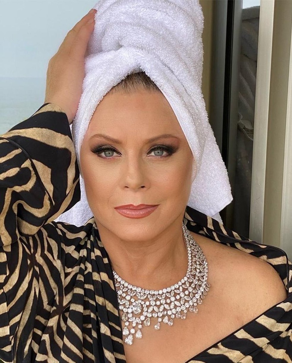 Vera Fischer Mostra Selfie Da Rotina Banho Quente Veja Mais Fotos Da Atriz Curtindo Sua