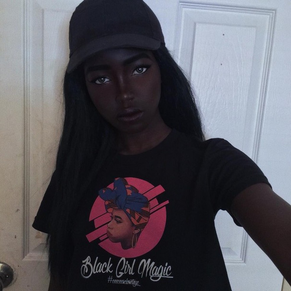 'Barbie negra': adolescente que é a cara da boneca faz sucesso na web