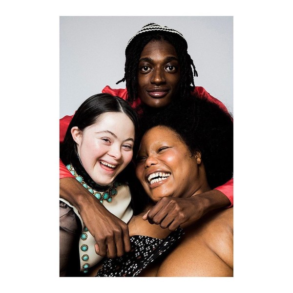 Modelo com Síndrome de Down estrela campanha da Gucci Beauty