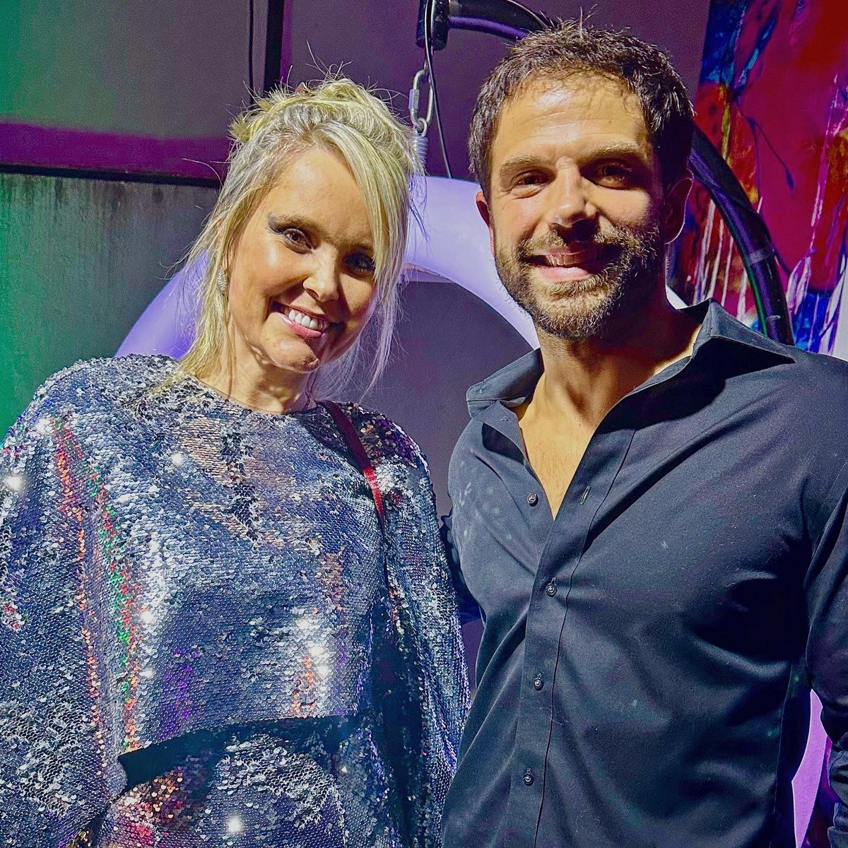 Duda Nagle posa com arquiteta e pai da profissional comenta: 'Casal lindo'