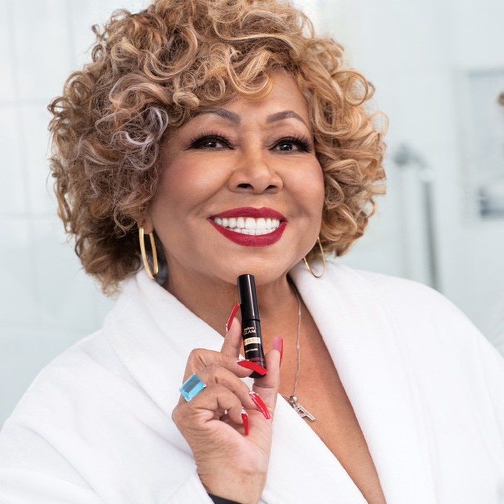 Dia do batom: Xuxa, Angélica e mais celebridades estrelam campanha da ...