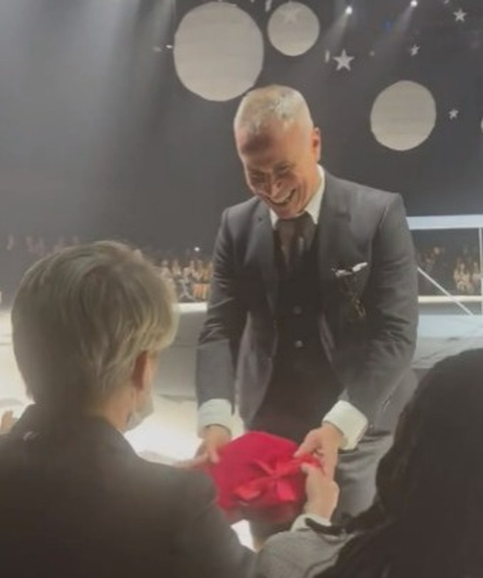 NYFW: estilista Thom Browne leva caixa de chocolates para marido ao ...