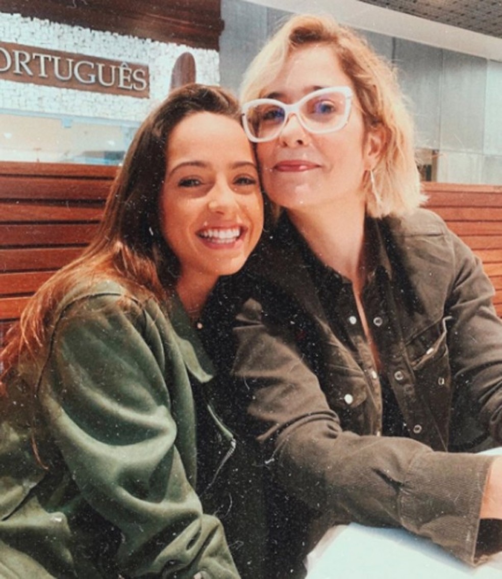 Paloma Duarte posa com a filha e fãs brincam com semelhança: 'Gêmeas'