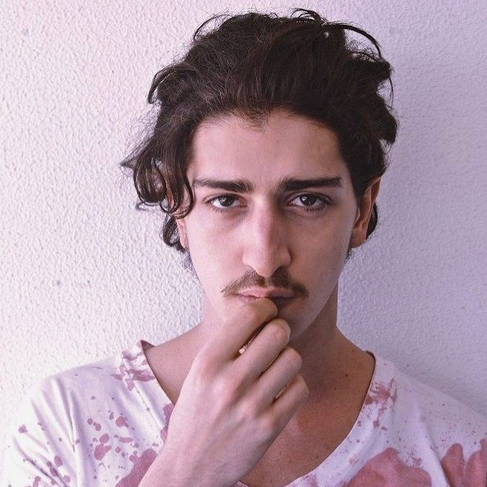 Seguidor diz que Johnny Massaro dá nojo e ele responde cheio de bom humor