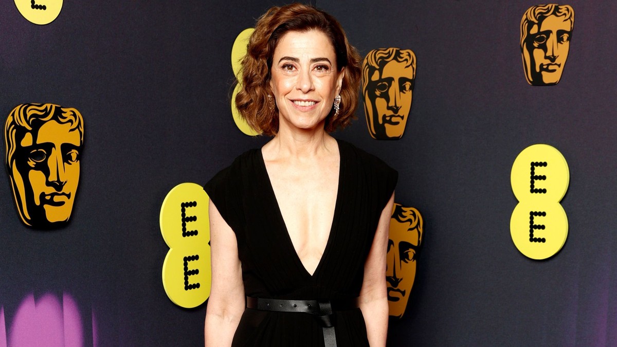 Fernanda Torres elege Dior exclusivo para a cerimônia do BAFTA