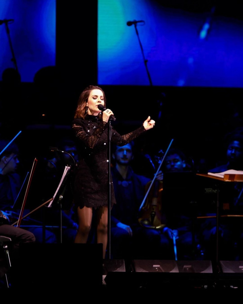 Sandy brilha em look de R$ 23 mil sob medida em show de Andrea Boccelli