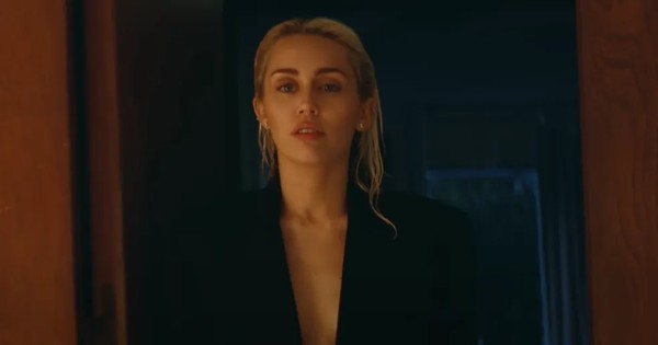 'Flowers': entenda os easter eggs do novo clipe de Miley Cyrus