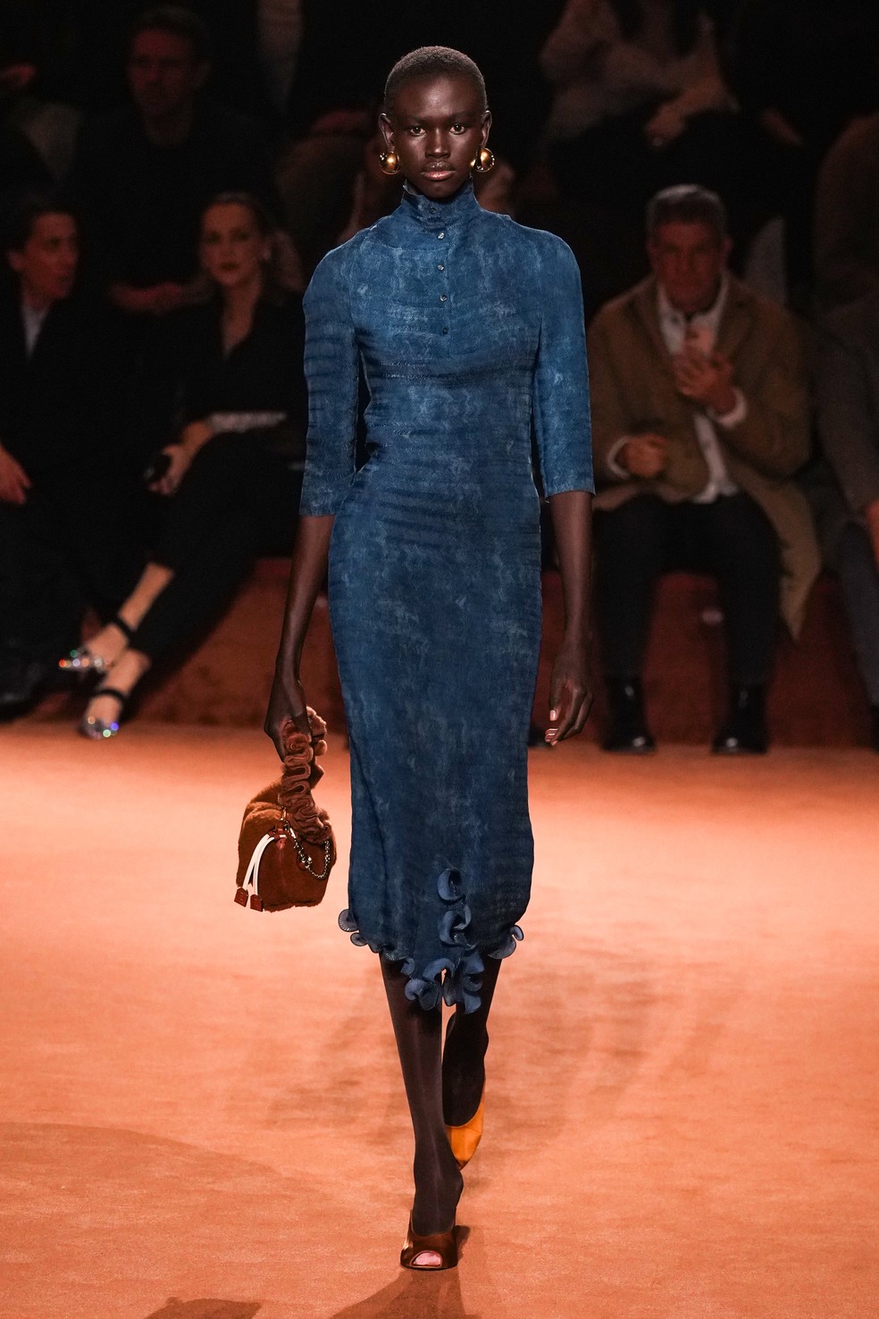 MFW: Fendi celebra 100 anos com passarela recheada de top models