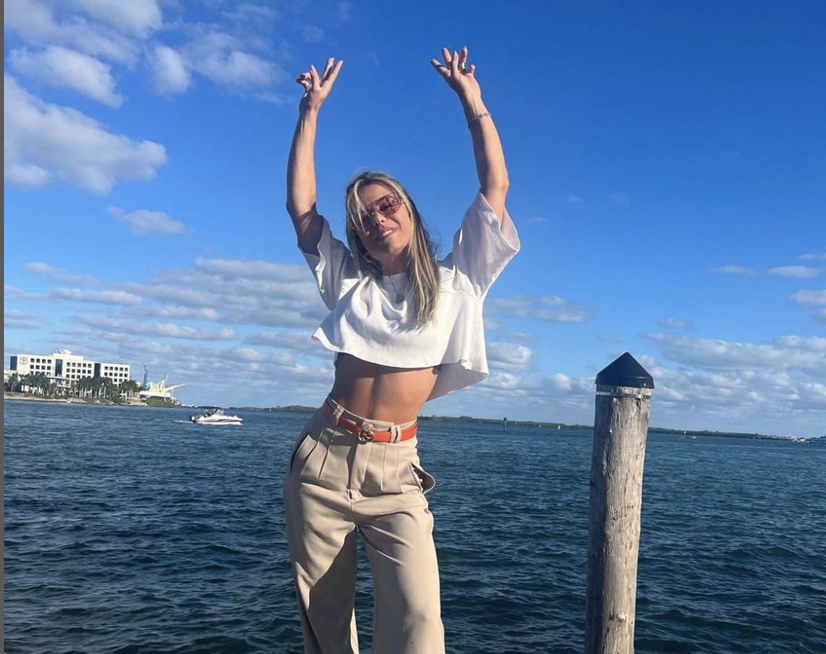 Poliana Rocha aproveita último dia em Miami e posa sorridente