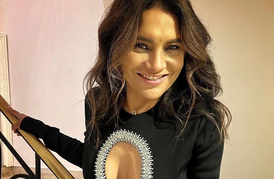 Dira Paes conquista elogios com look 'nada básico'