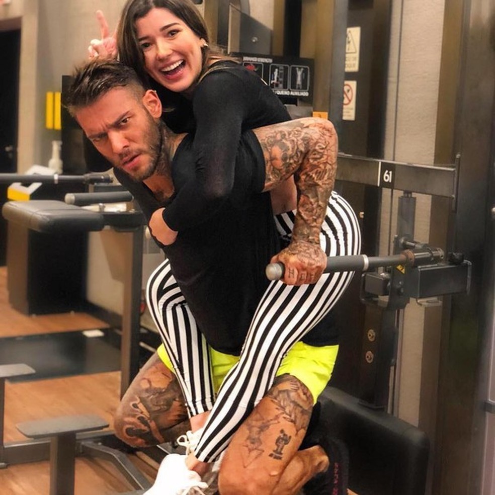 Lucas Lucco usa fã como peso na academia: 'Ri da sua cara enquanto você ...