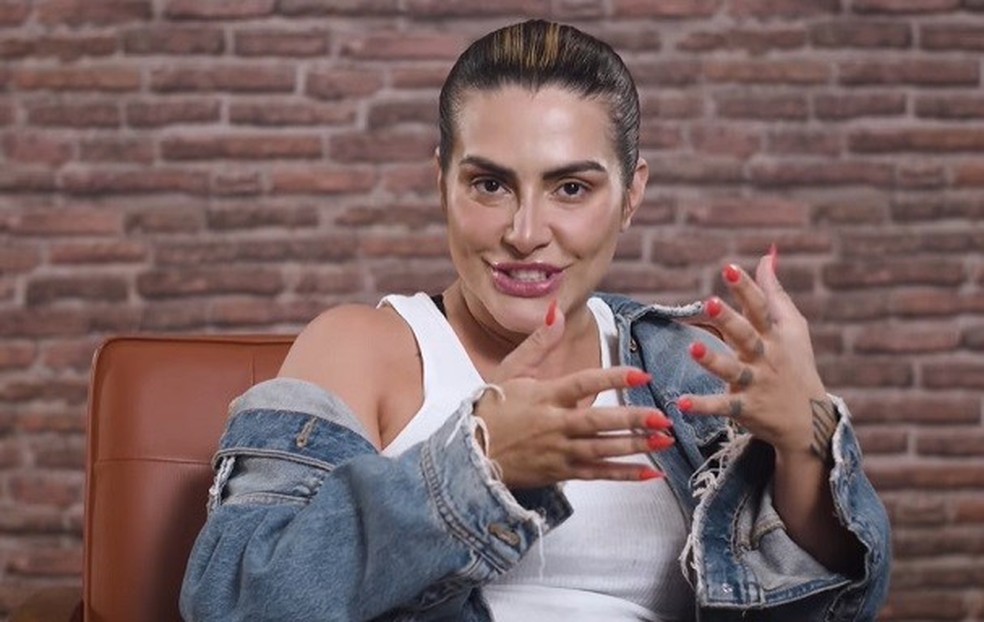 Cleo relembra looks antigos e fala de mudanças no corpo