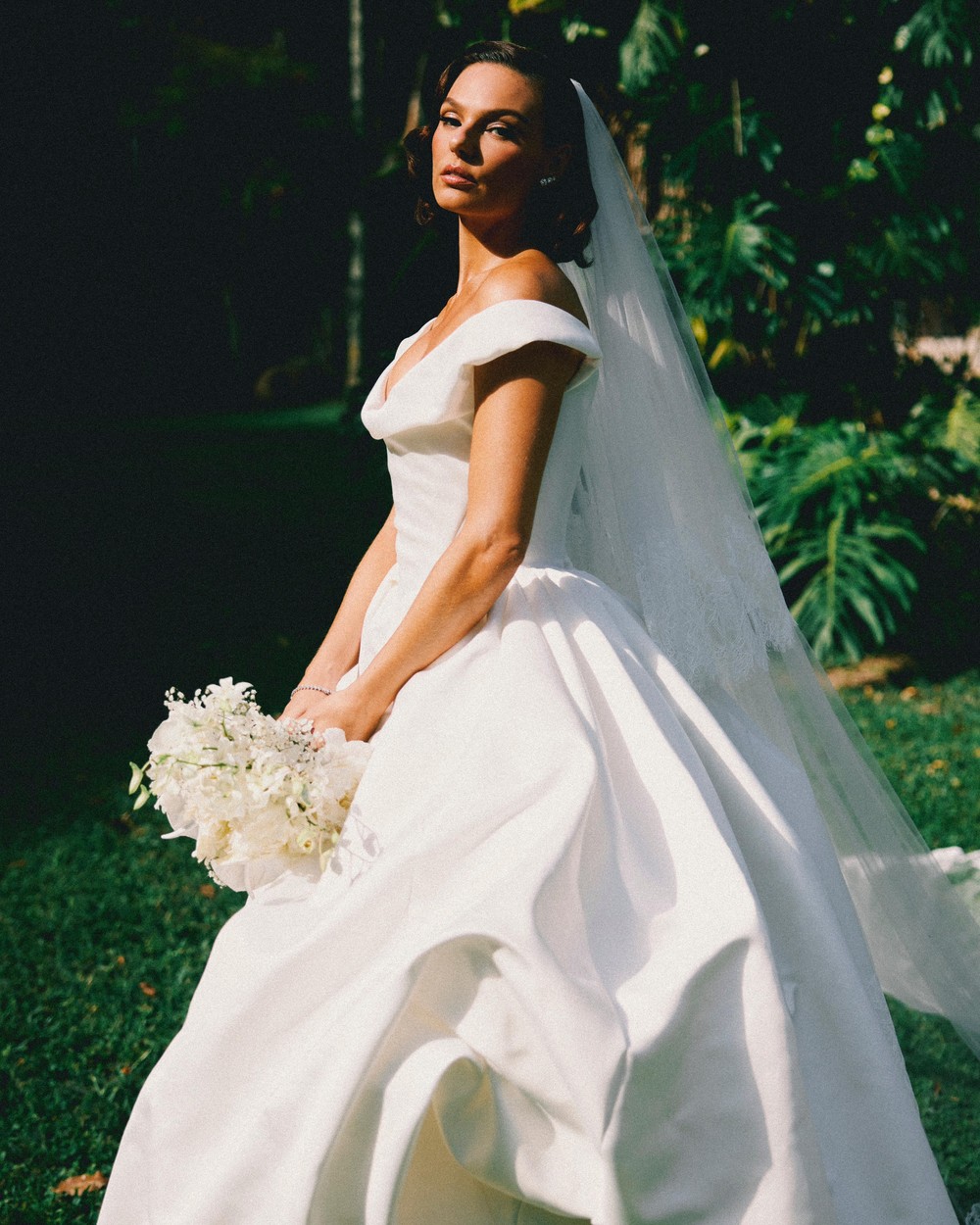 Isis Valverde e Marcus Buaiz se casam em cerimônia para família e ...