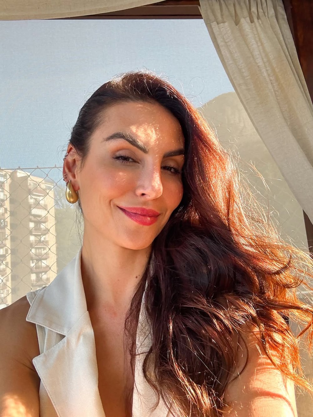 Mel Fronckowiak renova visual e adere aos fios curtinhos: 'Não resisti'