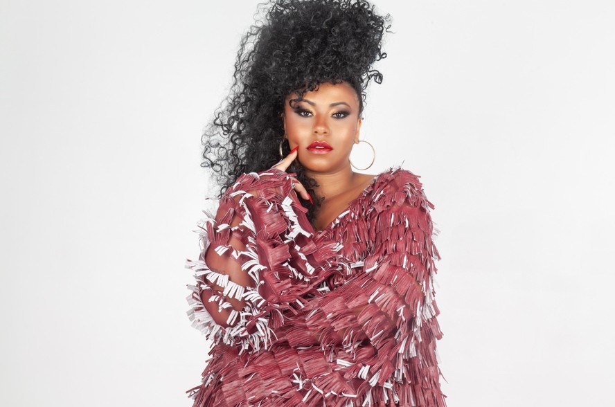 Quem é a única mulher intérprete puxando samba no Carnaval? Conheça ...