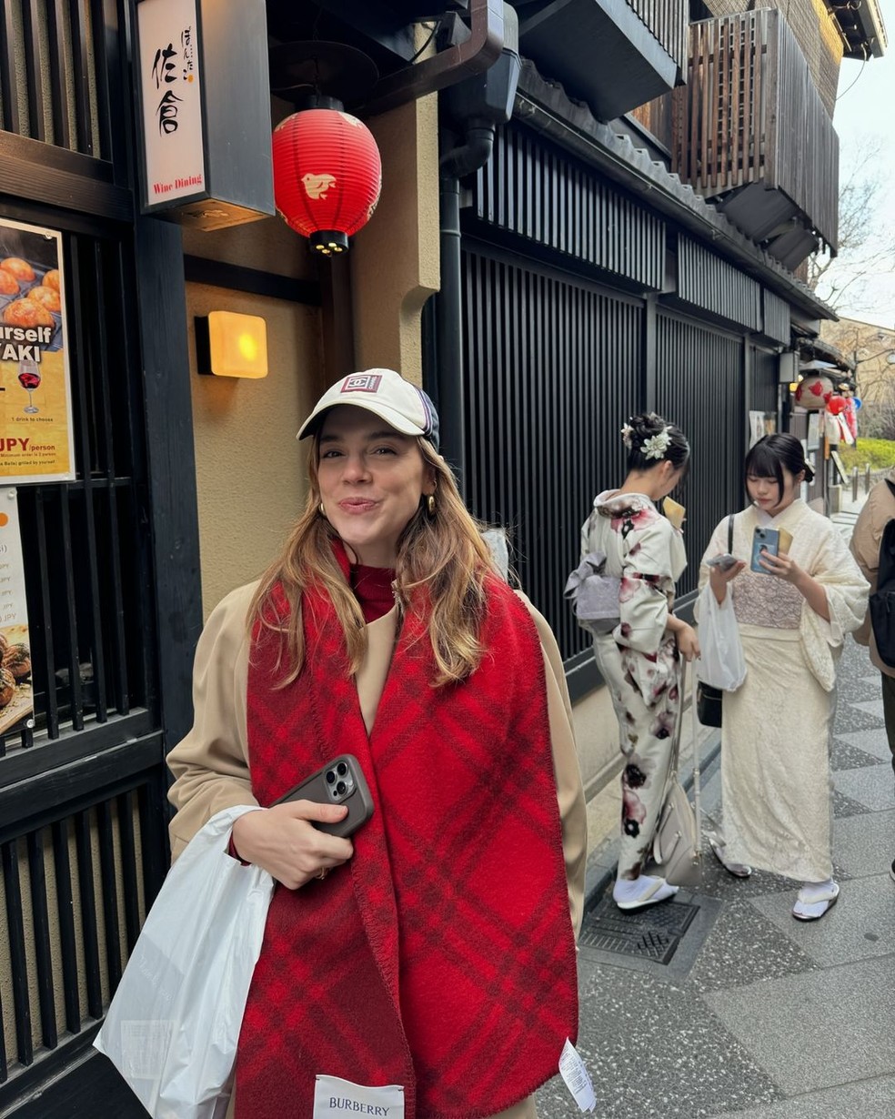 Alice Wegmann abre álbum de fotos e relembra viagem ao Japão: 'Saudades'