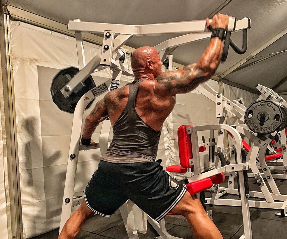 The Rock malha intensamente na lua de mel: 'Sem desculpas'