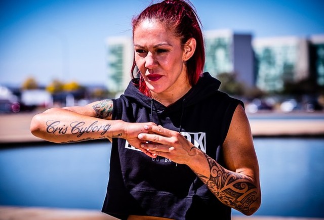 Cris Cyborg, uma das pioneiras do MMA mundial, luta pelo espaço da ...