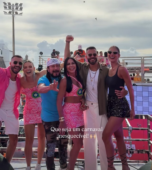 Mari Gonzalez curte Carnaval na Bahia ao lado da família do namorado ...