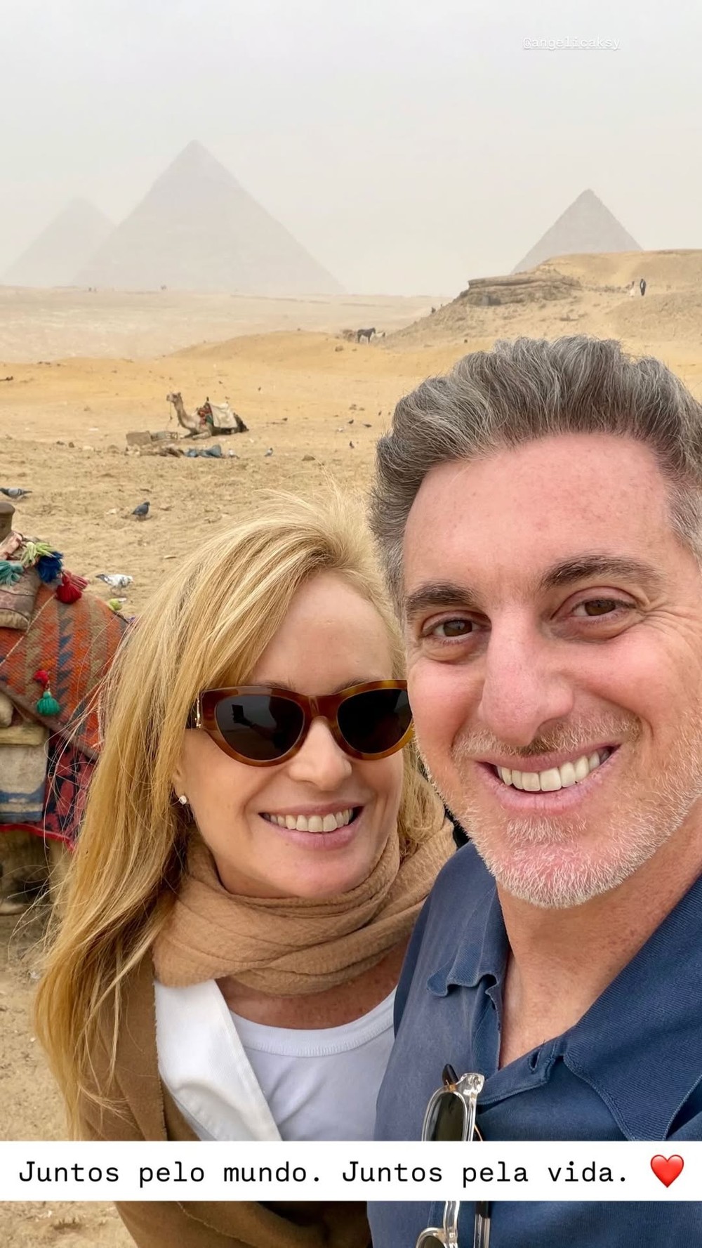 Angélica e Luciano Hulk curtem férias no Egito com os filhos