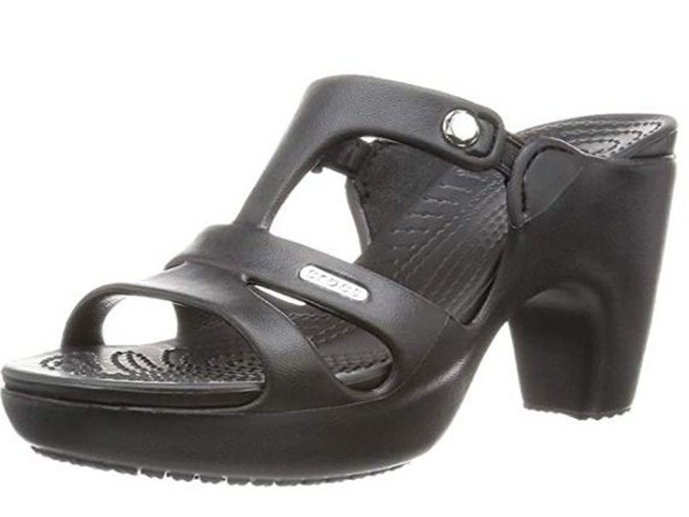 A Crocs lançou uma sandália com salto e nós não estamos brincando