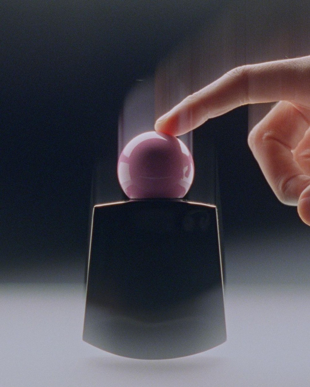 Harry Styles lança coleção de três perfumes na Pleasing e aqui estão os ...