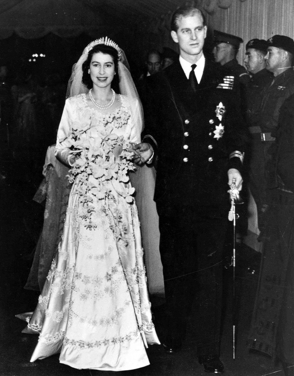 Depois de ser encontrada debaixo da cama, fatia de bolo de casamento da ...