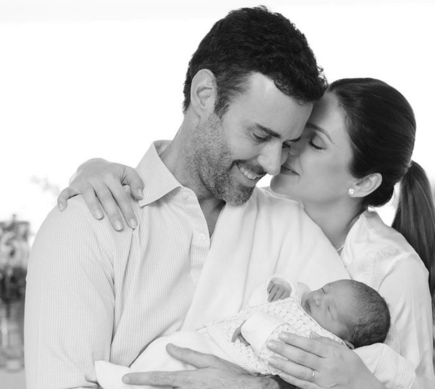 Carol Celico se derrete pelo marido e filho em ensaio fotográfico: 'A ...