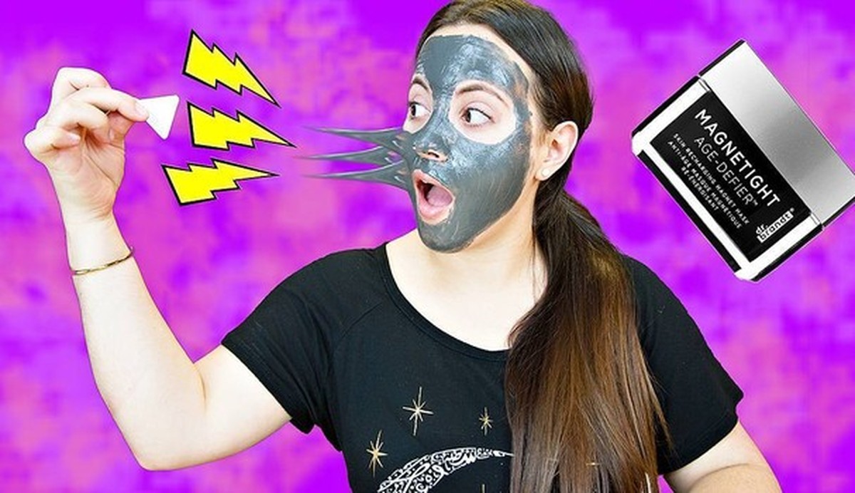 Máscara facial com efeito magnético bomba nas redes. Veja o efeito!