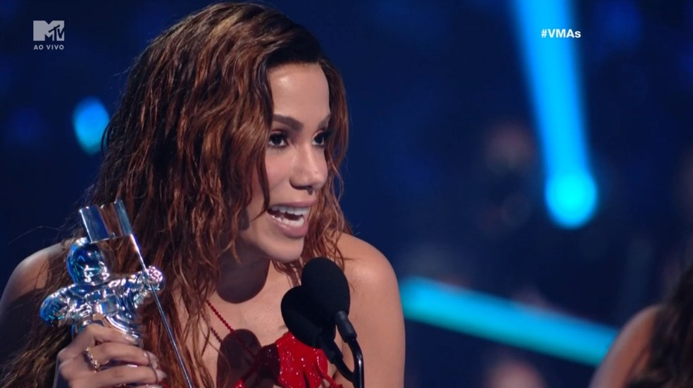 Anitta faz história com performance no palco do VMA 2022