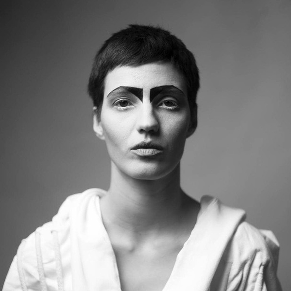 Beatriz Coelho mostra foto intimista com Camila Pitanga