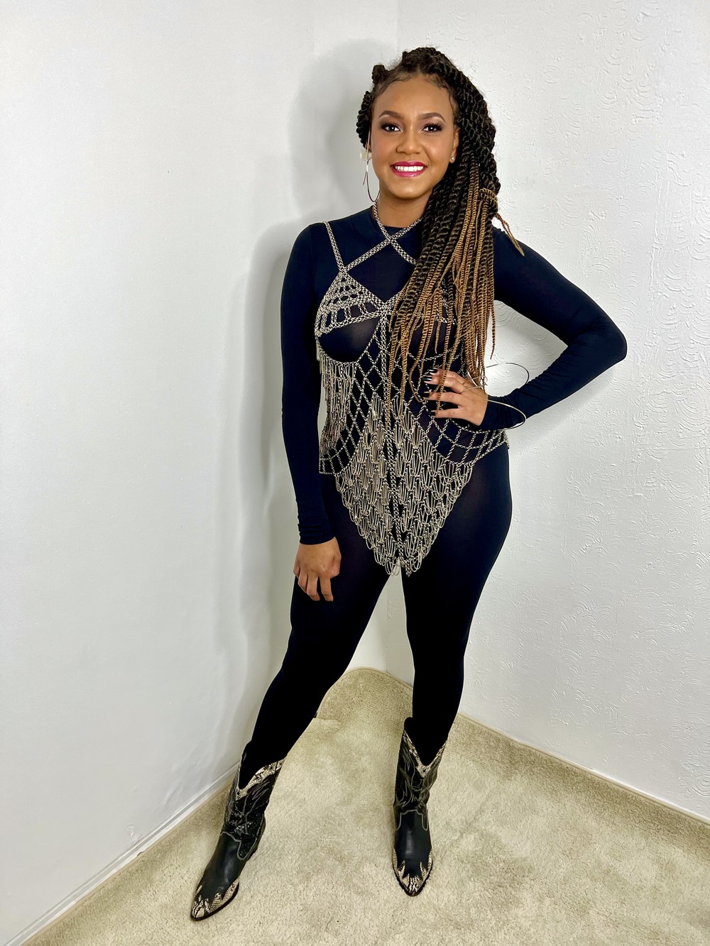 Jessi aposta em look fashionista para premiação