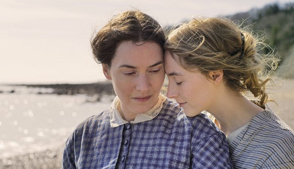 Kate Winslet e Saoirse Ronan vivem romance em “Ammonite”